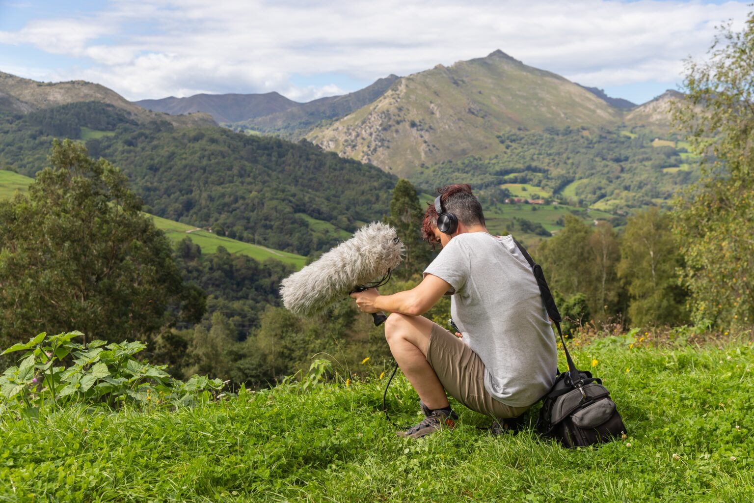 A Beginner's Guide to Field Recording - Indie Tips